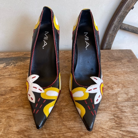 MIA | Shoes | Mia Fun Classic Black Pumps Heels W Yellow Red White ...